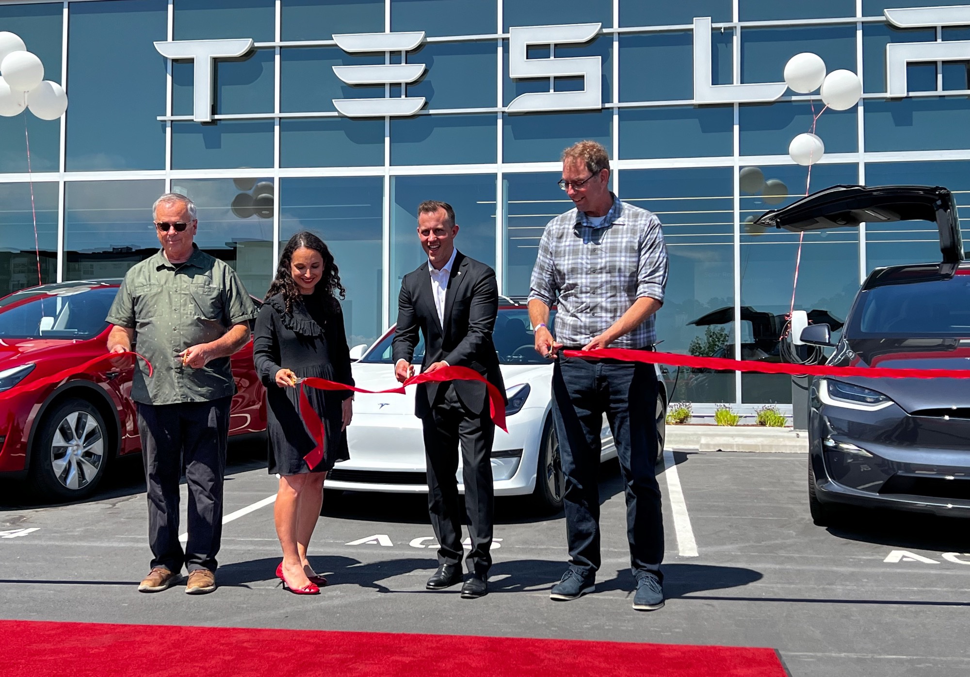 Tesla Langford Grand Opening – Tesla Owners on Vancouver Island
